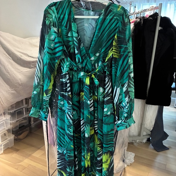Dresses | Green Tropical Print Deep V Crepe Dress With Tie Waist J Lo ...